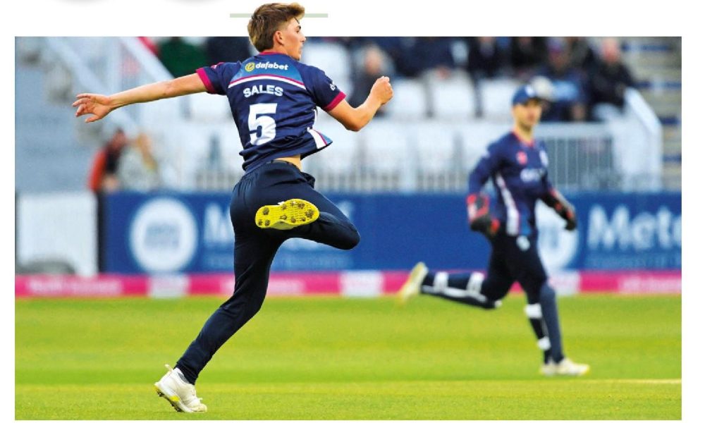 Aussie duo combine to send Steelbacks top